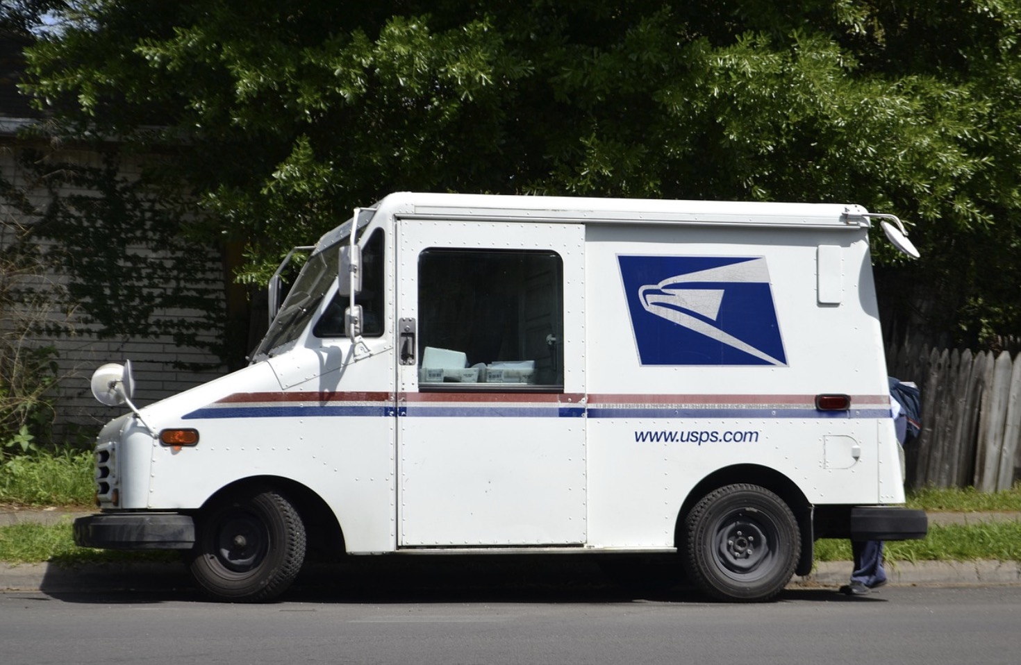 Florida USPS Worker Charged for Discarding Election Mail – Chicks On ...